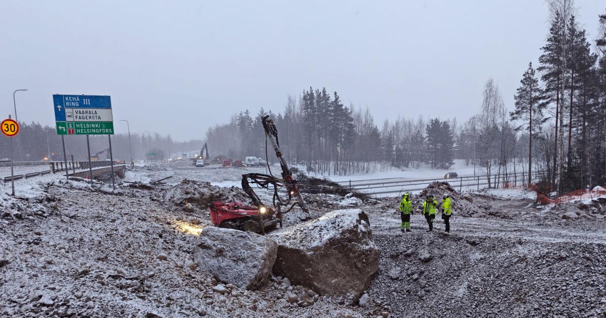 The bridge over Porvoonväylä on Länsimäentie (Västerkullavägen) will ...